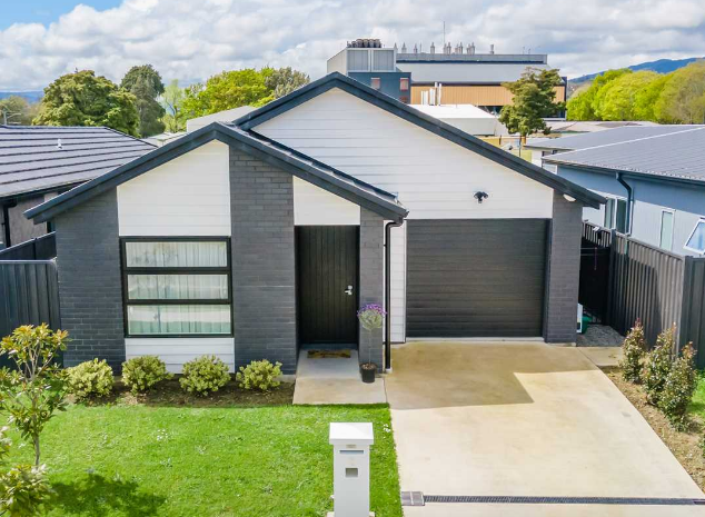 6 Te Kaeaea Crescent, Wallaceville, Upper Hutt - QV