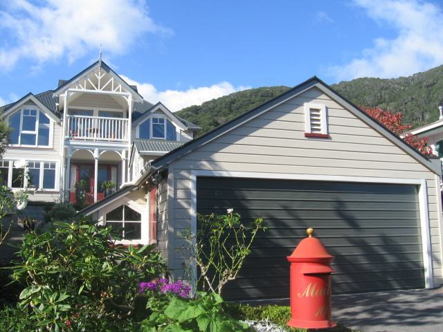 10 Tui Road, Days Bay, Eastbourne - QV